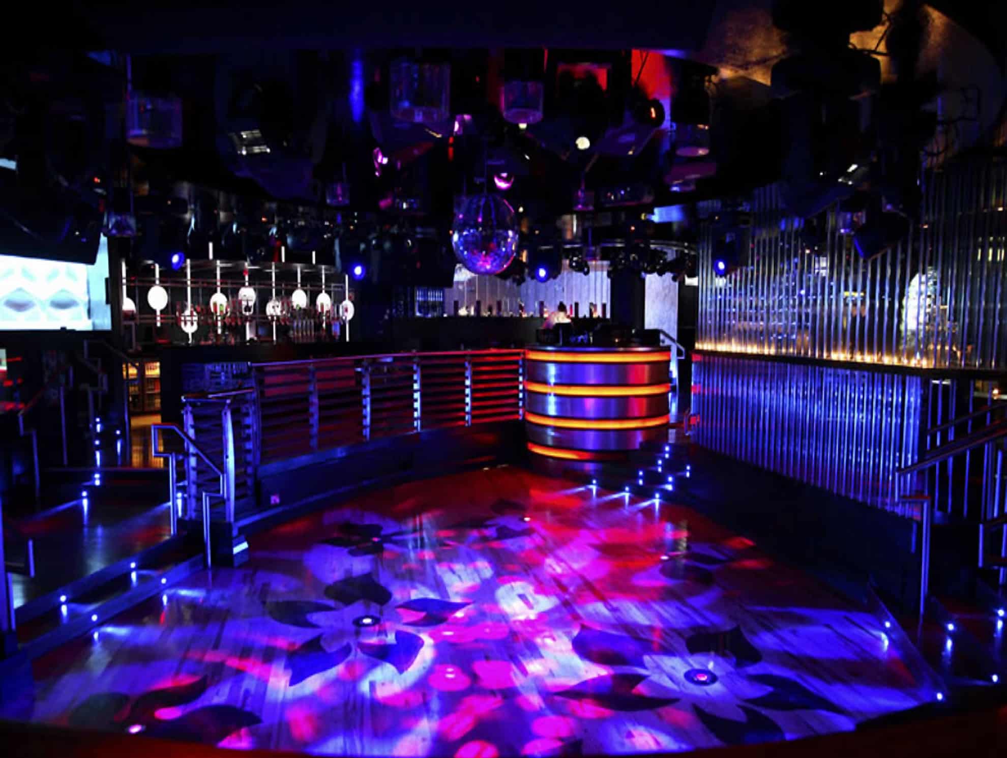 Plongez dans l'univers festif du Club Valentino - La référence des ...